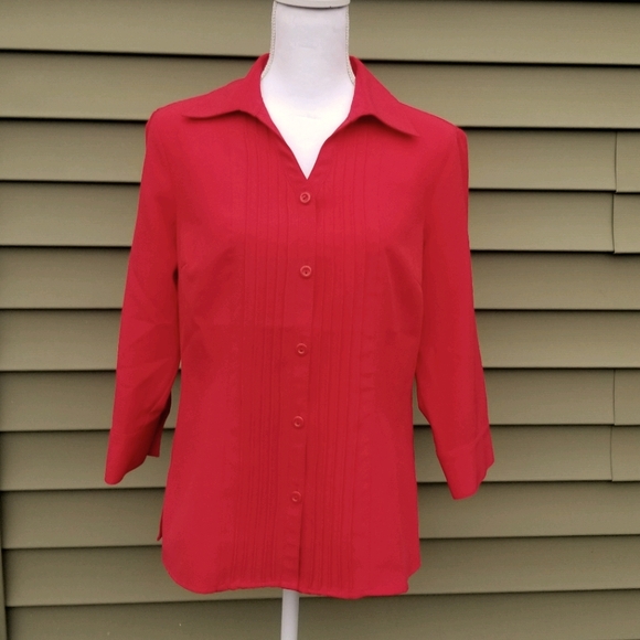 Covington | Tops | Covington Vneck Button Down Blouse | Poshmark